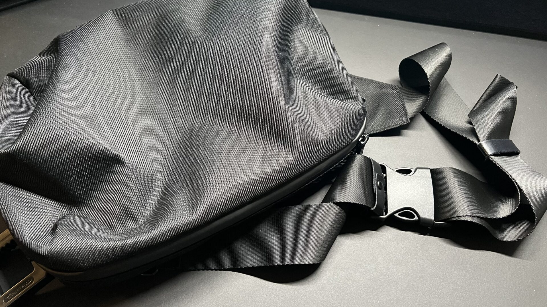 【特集】みんなが使用しているショルダーバッグを紹介。ショルダーバッグの中身と収納の参考にしよう。